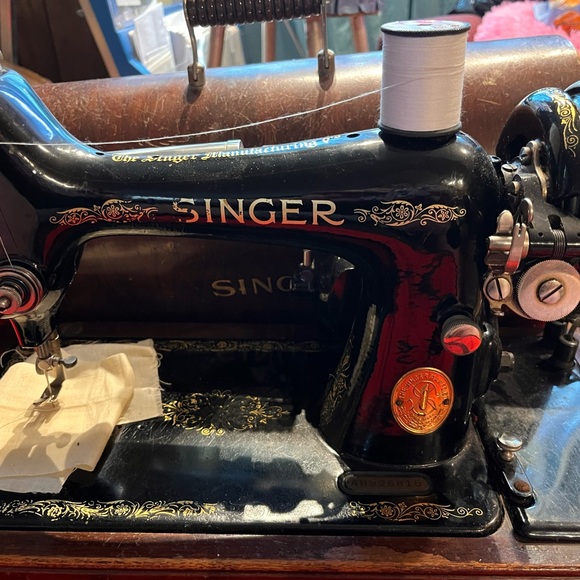 Singer | Other | Antique 927 Singer Sewing Machine Working Perfectly ...